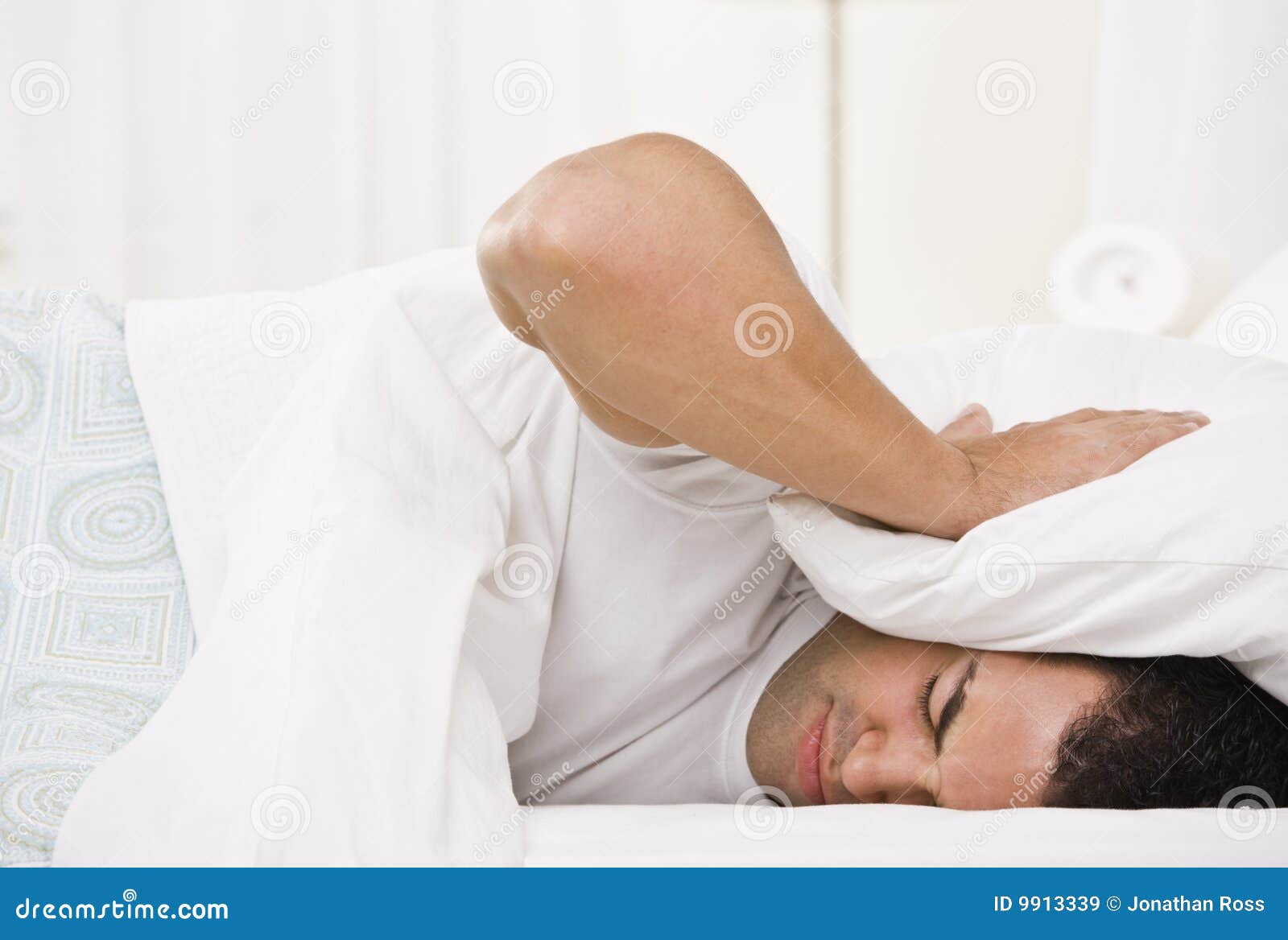 Hombre cansado imagen de archivo. Imagen de adulto, etnicidad - 9913339