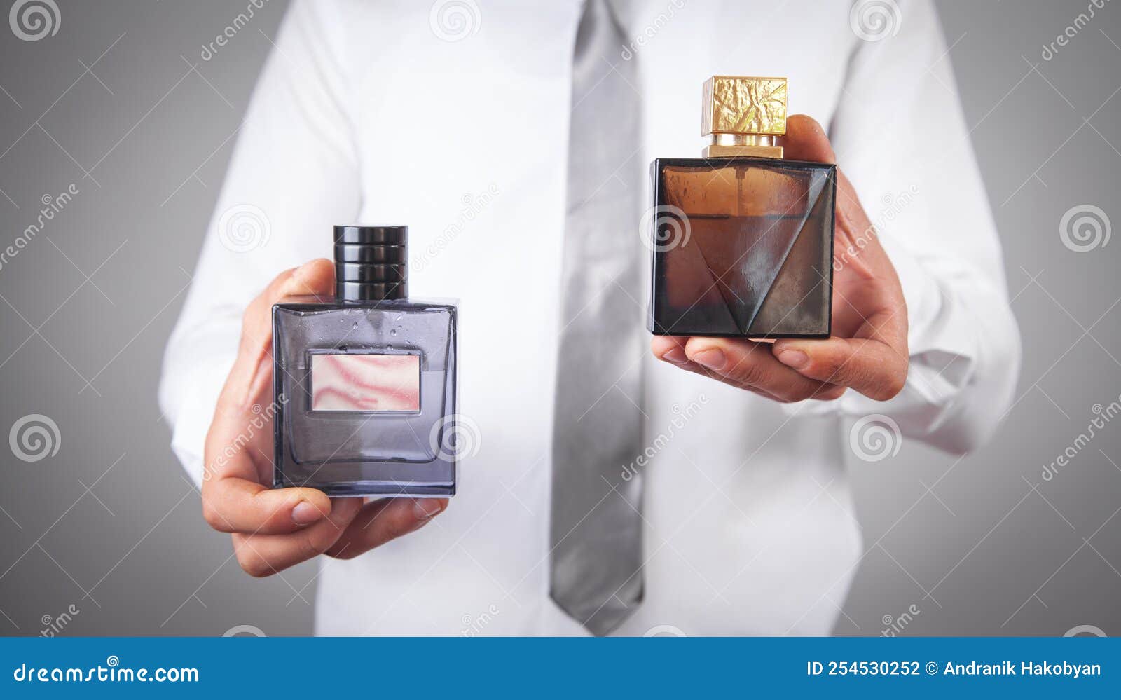 Hombre Con Botellas De Perfume Foto de archivo - Imagen de hombre ...