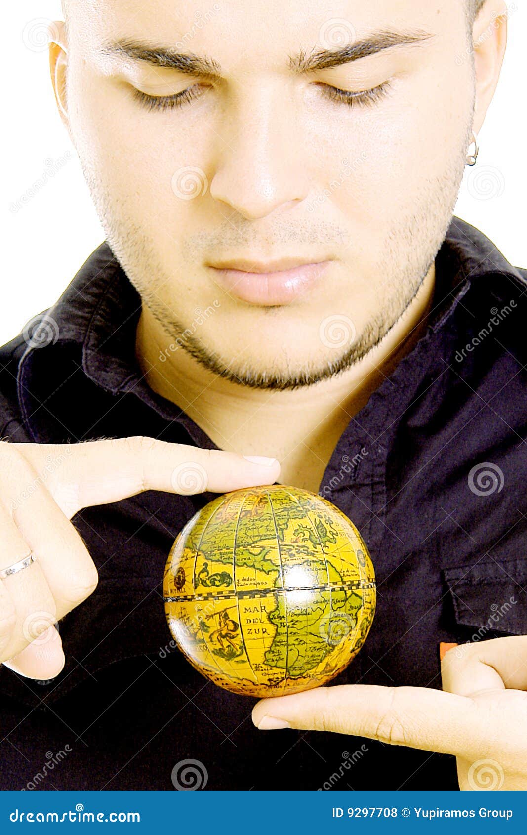 Hombre con el mundo foto de archivo. Imagen de ejecutivo - 9297708