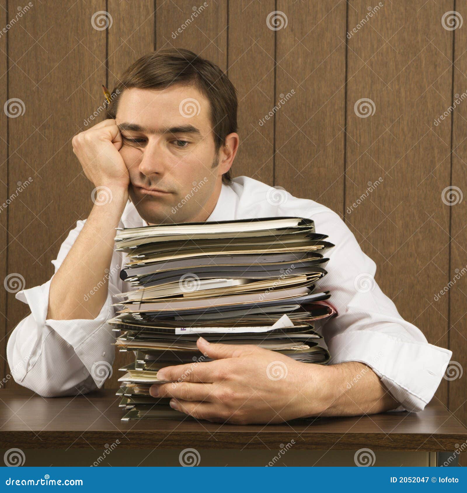 Hombre Con La Cara Abrumada Imagen de archivo - Imagen de hombres ...