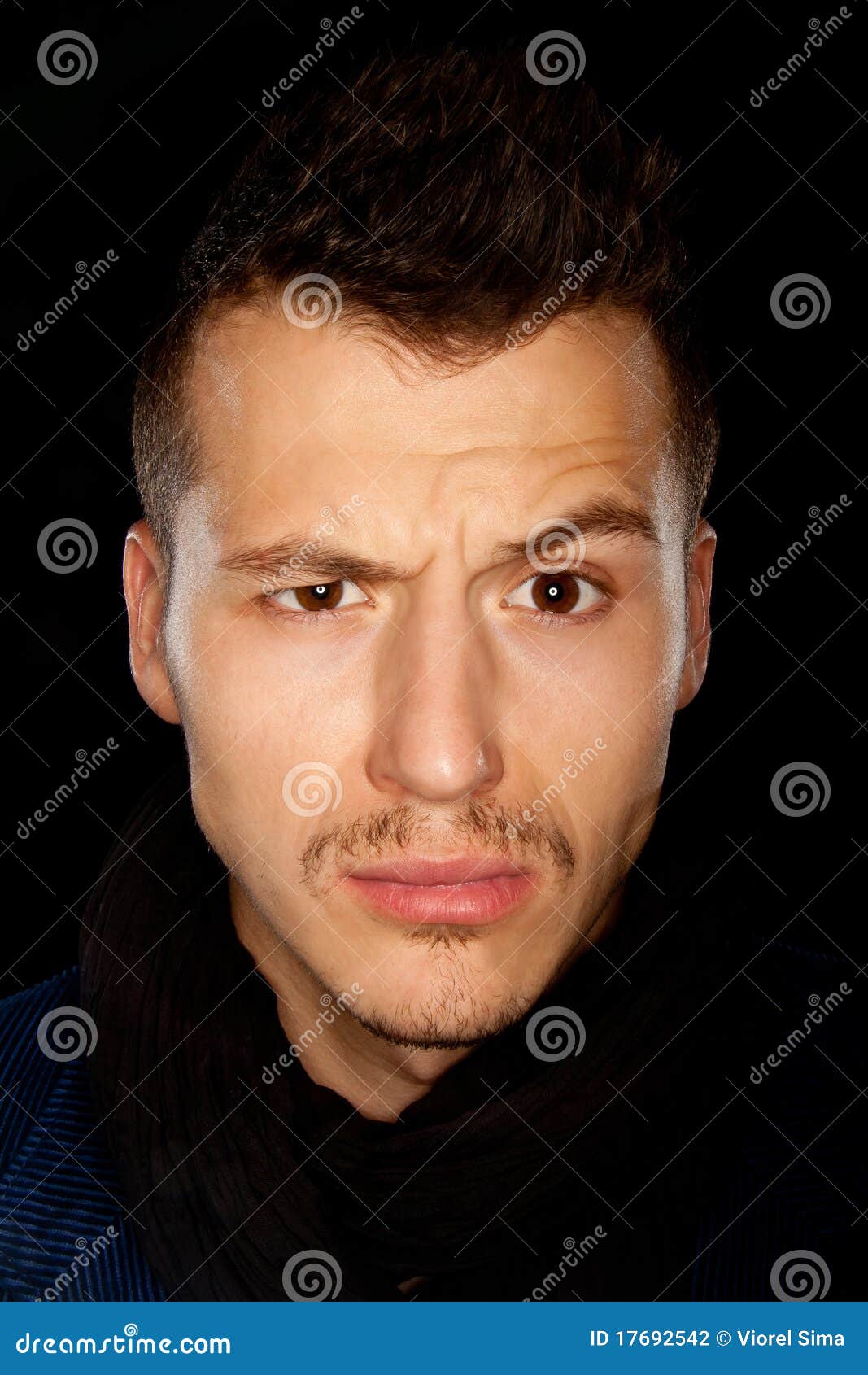 violento Si vestir ceja levantada Efectivamente Residente uvas