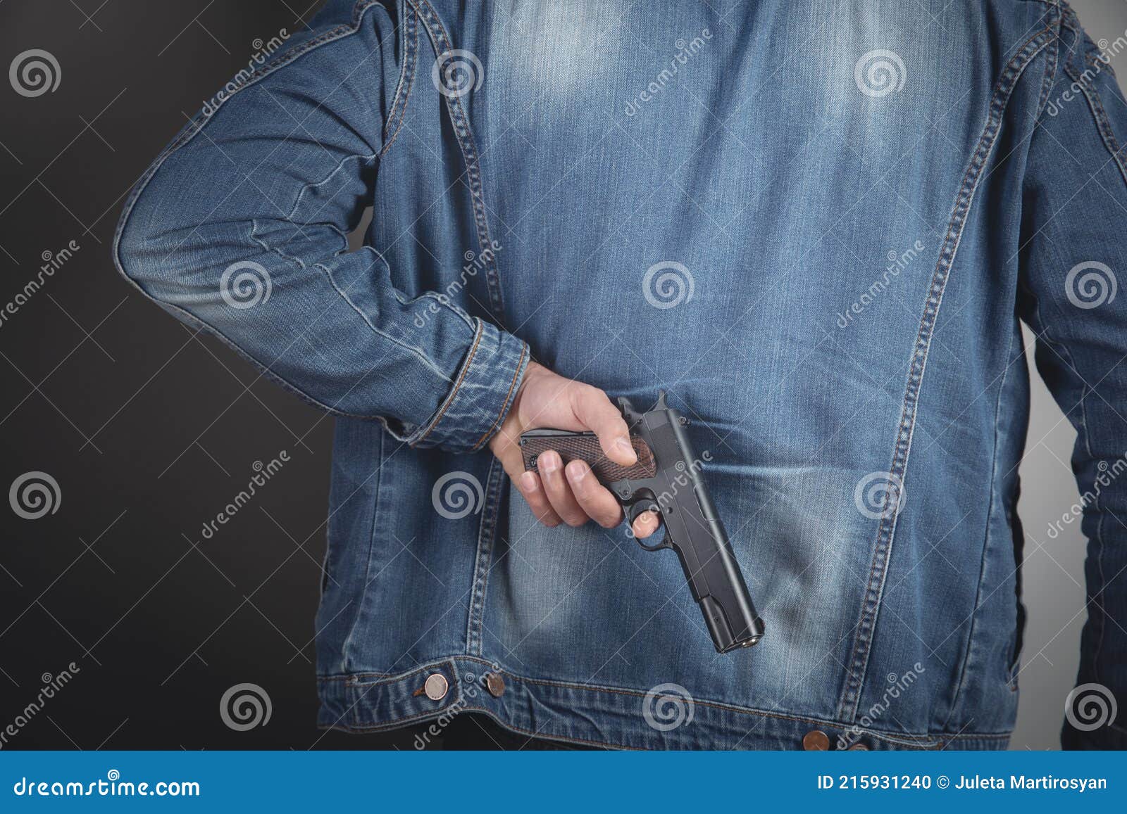 Hombre Con Una Pistola Negra En La Mano Foto de archivo - Imagen de ... Hombre Con Una Pistola Negra En La Mano Foto de archivo - Imagen de ...