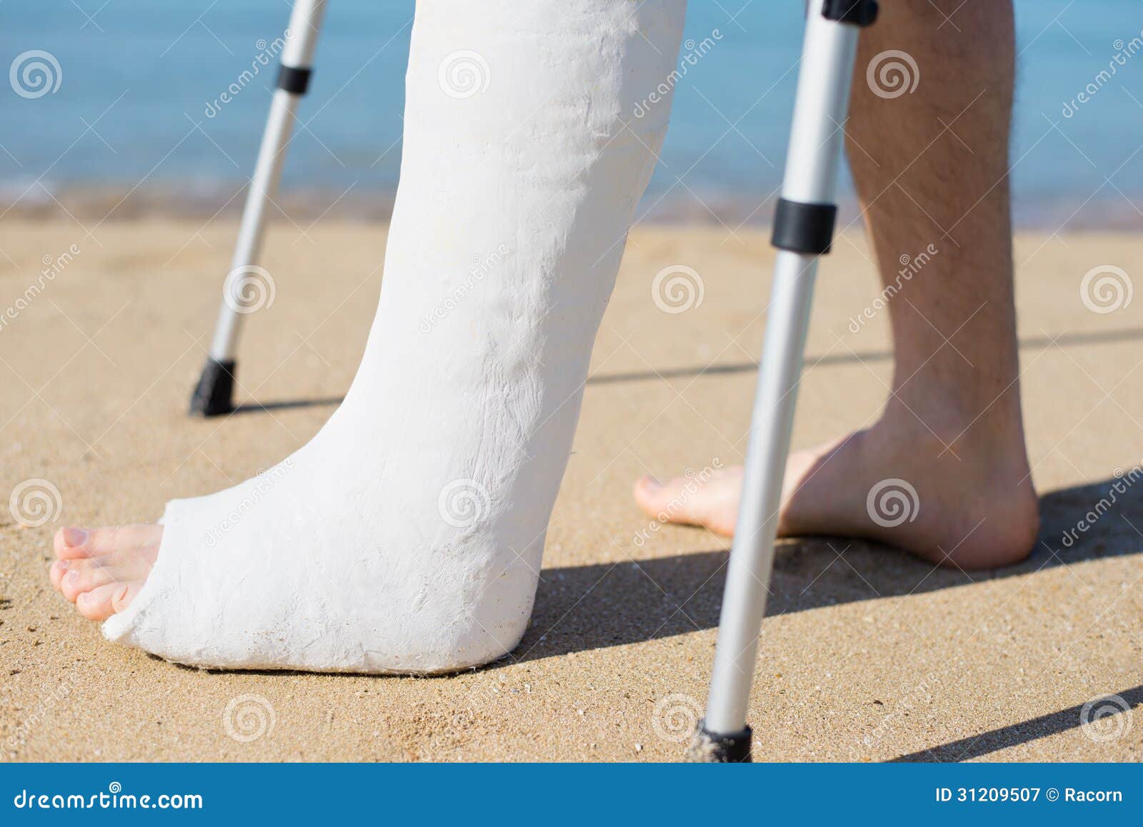 Hombre Con Yeso Fotos De Stock - Download 4,537 Fotos Libres de Derechos