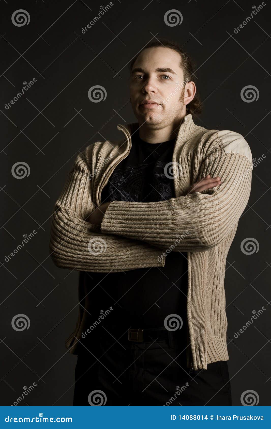 Hombre confidente foto de archivo. Imagen de adulto, cruzado - 14088014