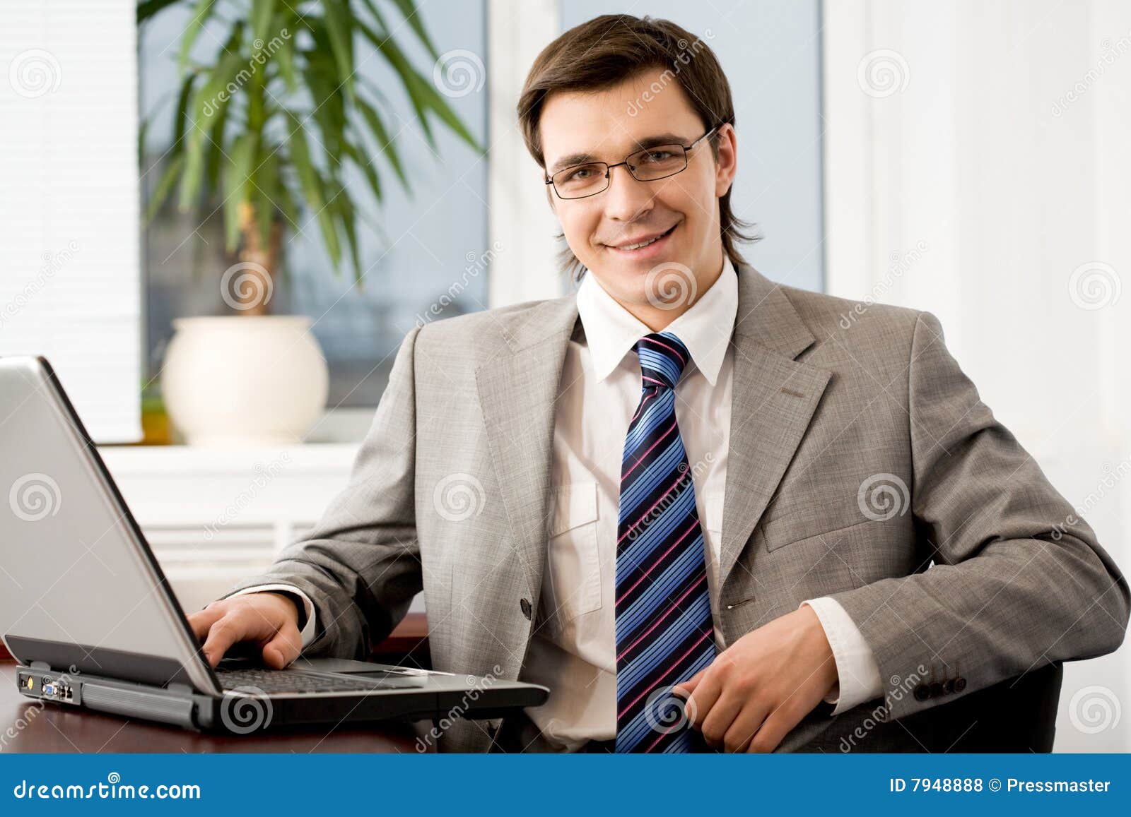 Hombre confidente foto de archivo. Imagen de especialista - 7948888