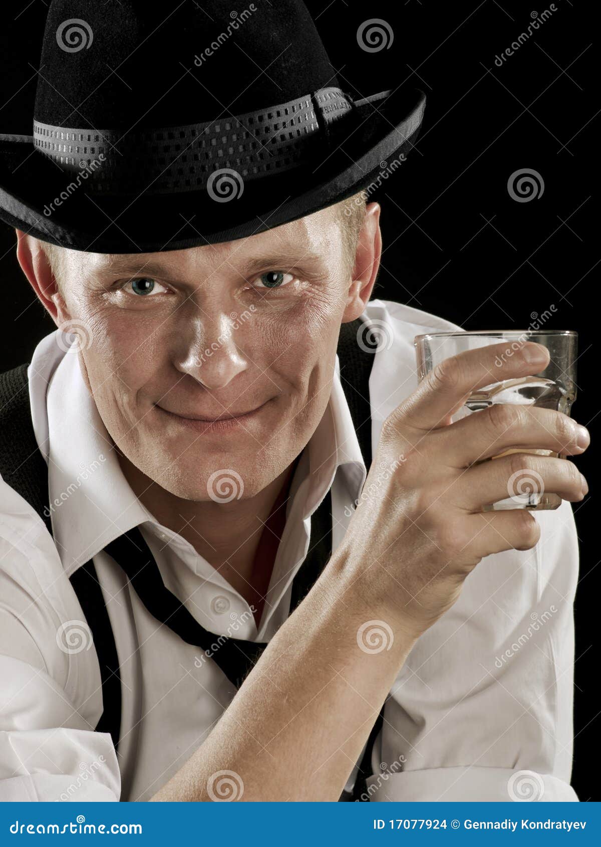 Hombre contento foto de archivo. Imagen de oscuro, sombrero - 17077924