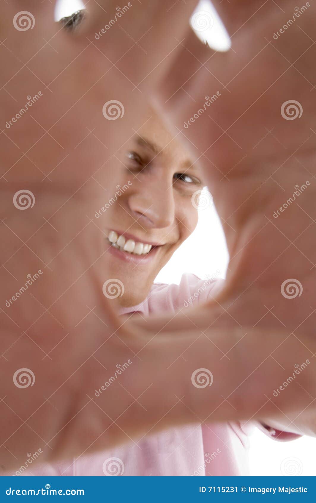 Hombre Contento Que Muestra Gesto Que Enmarca Imagen de archivo ...