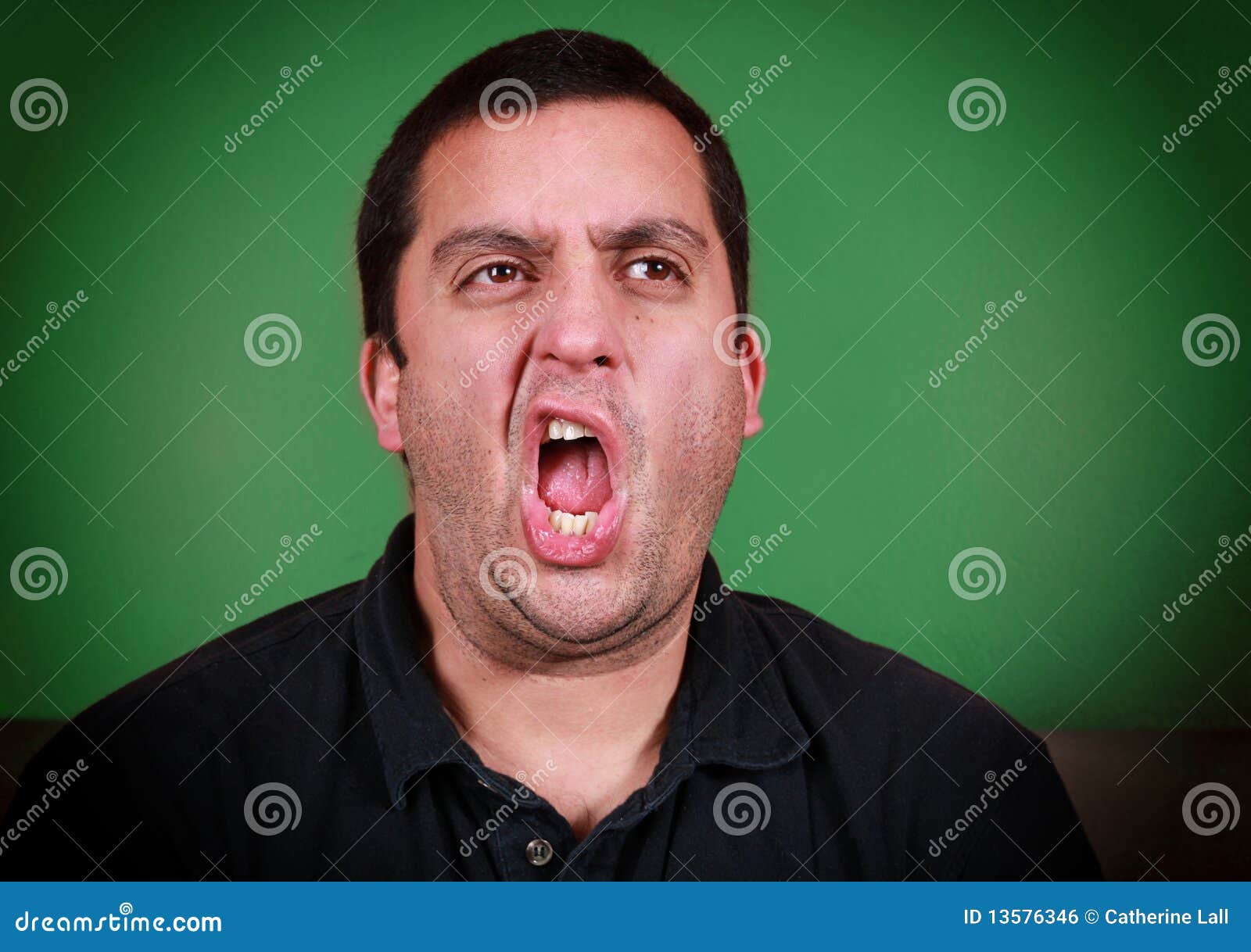 Hombre de bostezo foto de archivo. Imagen de enorme, cara - 13576346