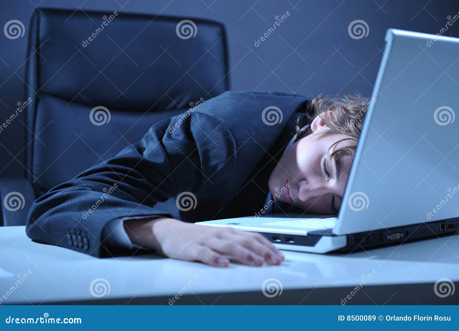 Hombre De Negocios Cansado Imagen. Imagen: 8500089