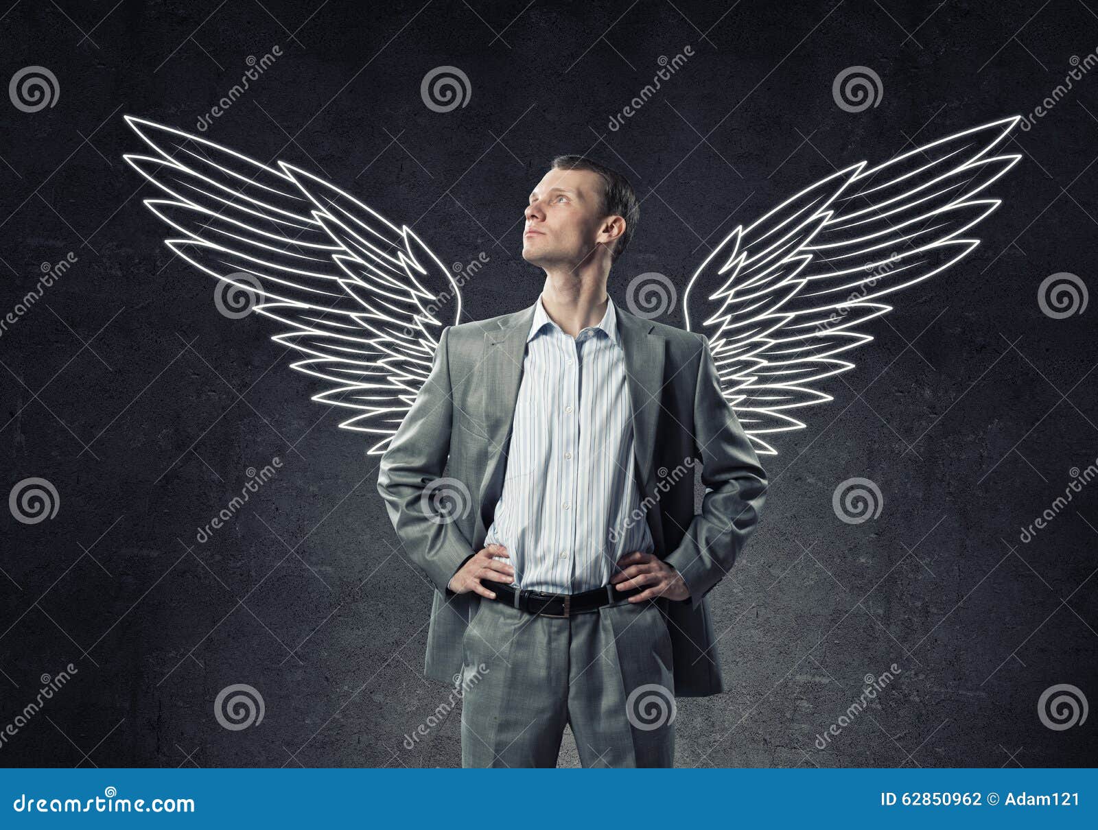 Hombre De Negocios Con Las Alas Foto de archivo - Imagen de capital ...