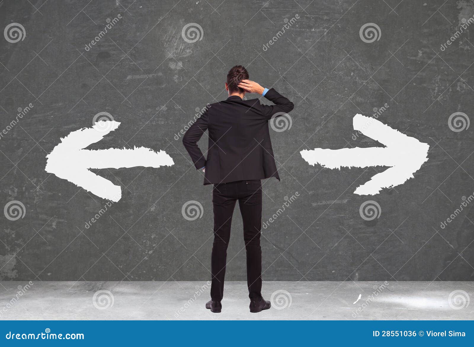 Hombre De Negocios Joven Indeciso Imagen de archivo libre de regalías ...