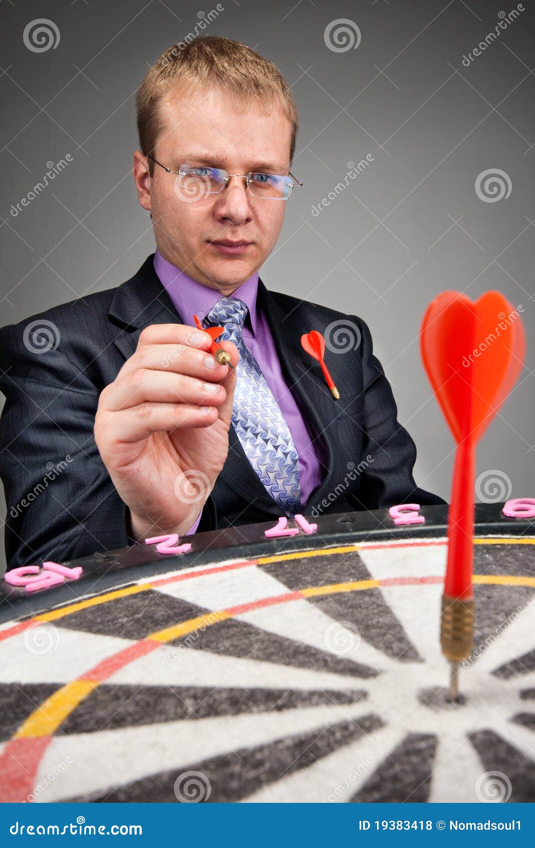 Hombre De Negocios Que Apunta Apuntar Foto de archivo - Imagen de ...