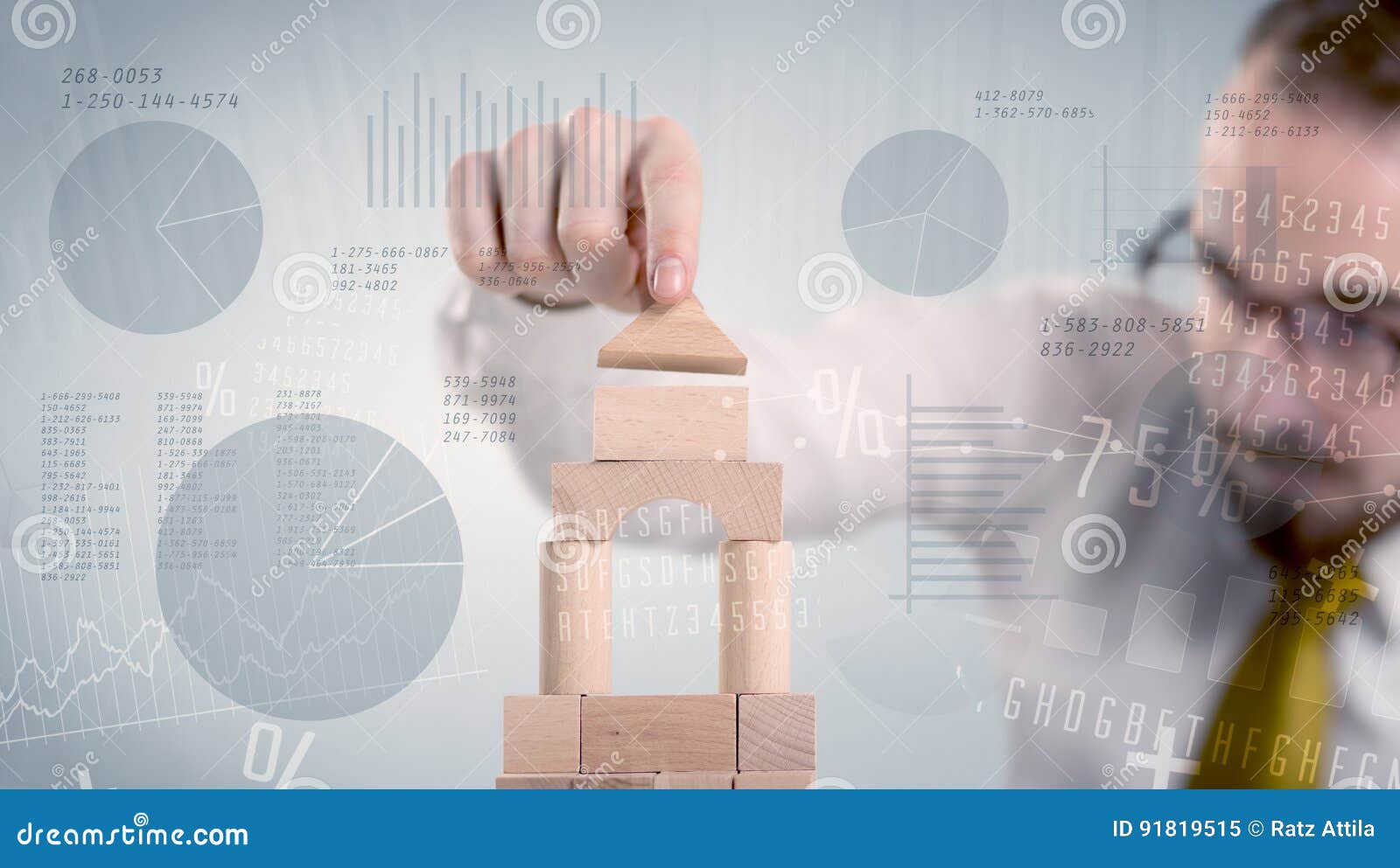 Hombre De Negocios Que Construye Una Torre Imagen de archivo - Imagen ... Hombre De Negocios Que Construye Una Torre Imagen de archivo - Imagen ...