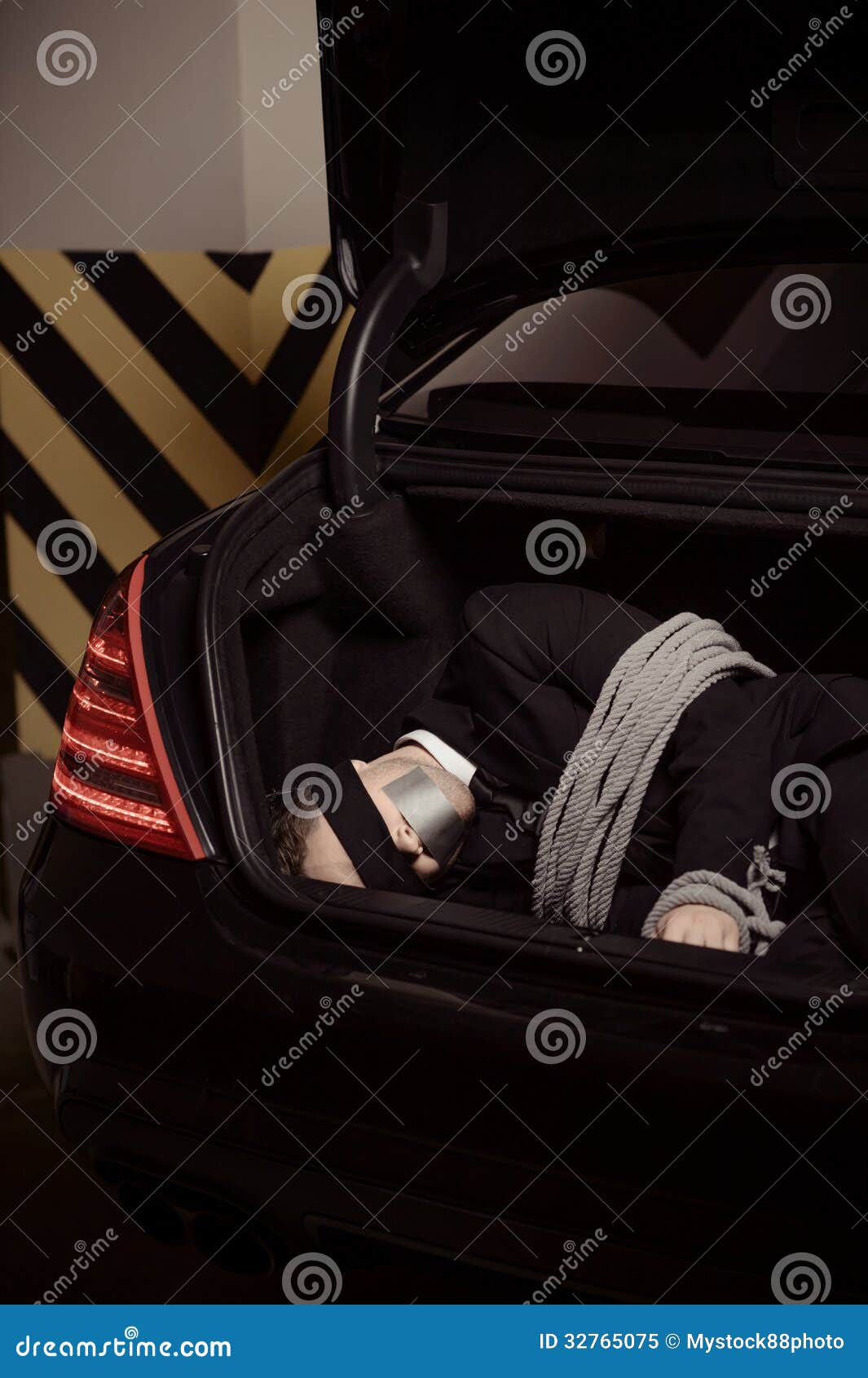 Hombre De Negocios Secuestrado. Imagen de archivo - Imagen de hombre ...