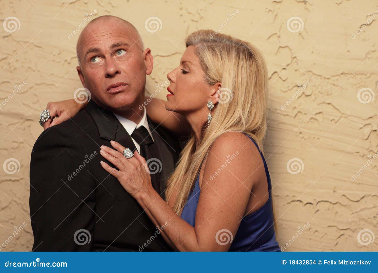 Hombre desinteresado foto de archivo. Imagen de agujereado - 18432854