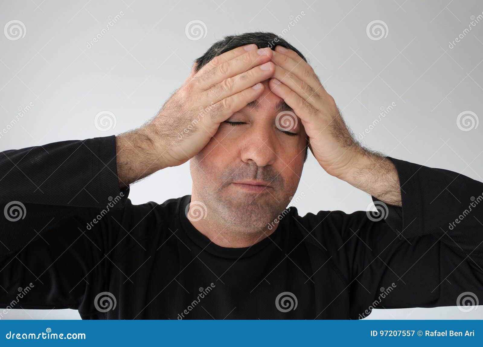 Hombre devastado imagen de archivo. Imagen de incidente - 97207557