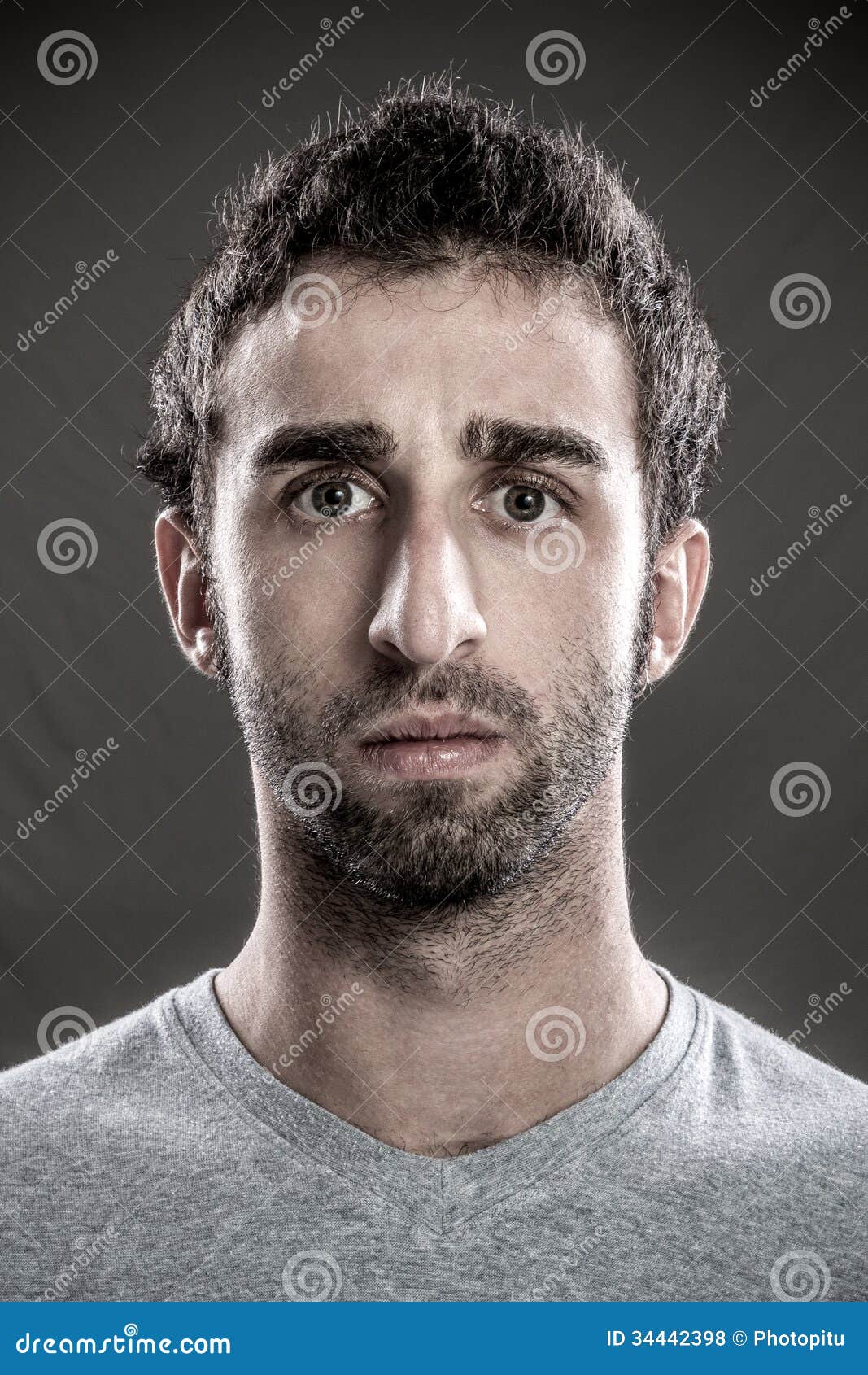 Hombre disgustado foto de archivo. Imagen de humano, humor - 34442398