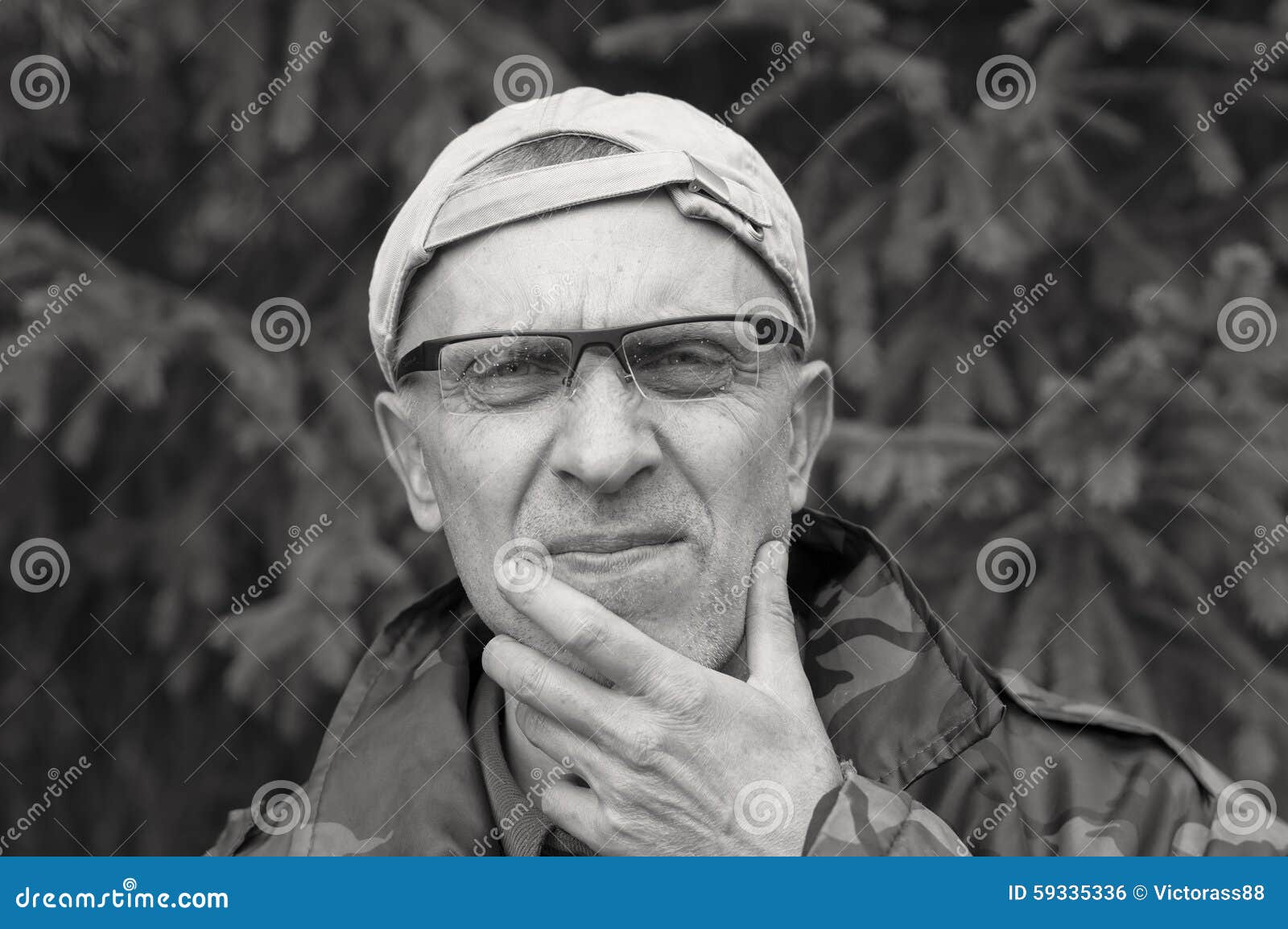 Hombre dudoso foto de archivo. Imagen de pensamiento - 59335336