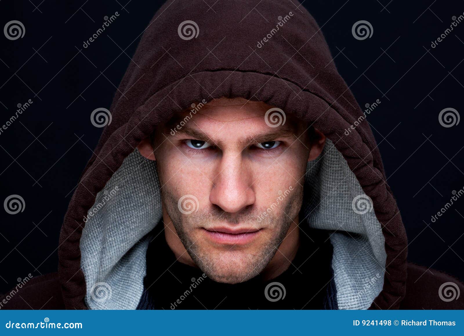 Hombre encapuchado foto de archivo. Imagen de retrato - 9241498