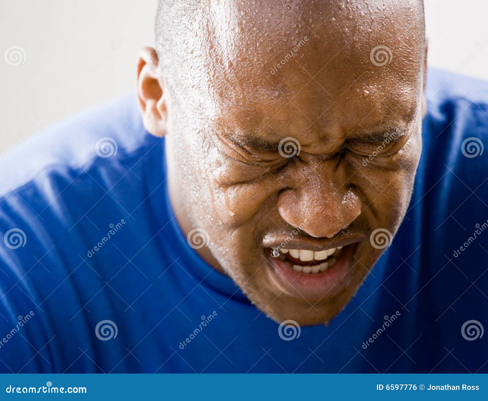 Hombre Fatigado Que Hace Muecas Foto de archivo - Imagen de agotamiento ...