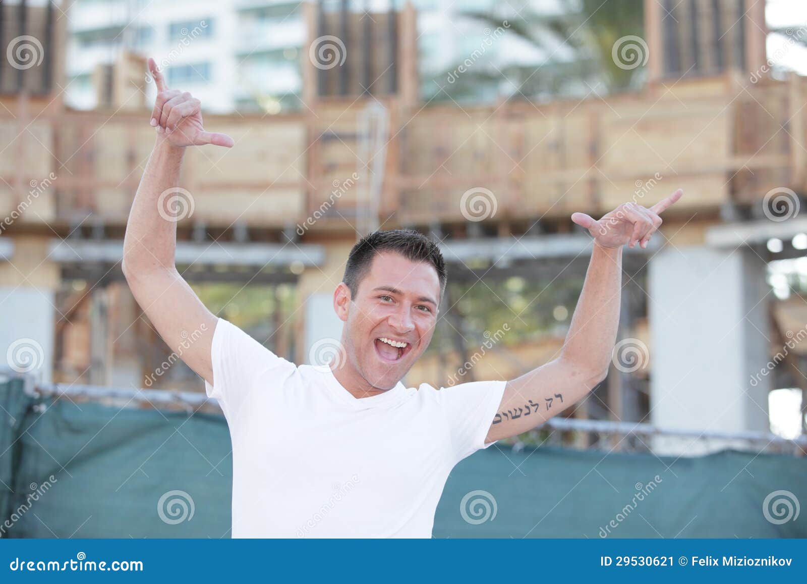 Hombre flailing sus brazos imagen de archivo. Imagen de individuo ...