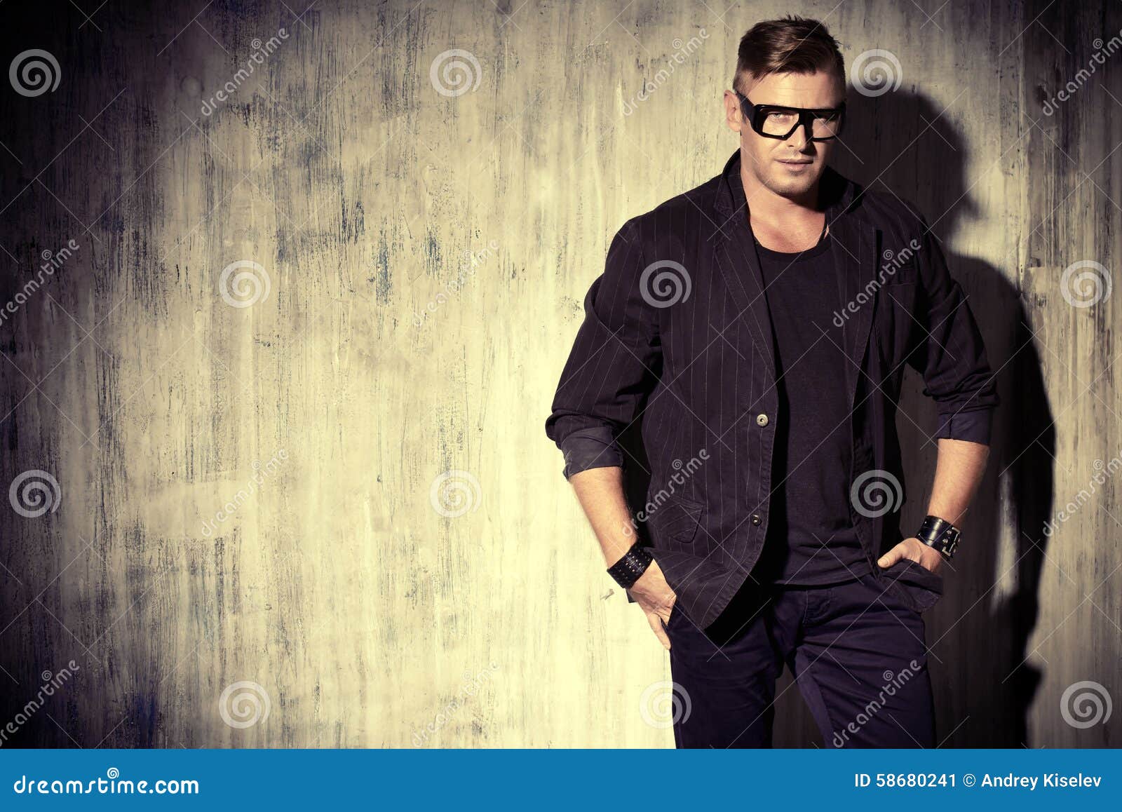 Hombre imponente imagen de archivo. Imagen de elegante - 58680241