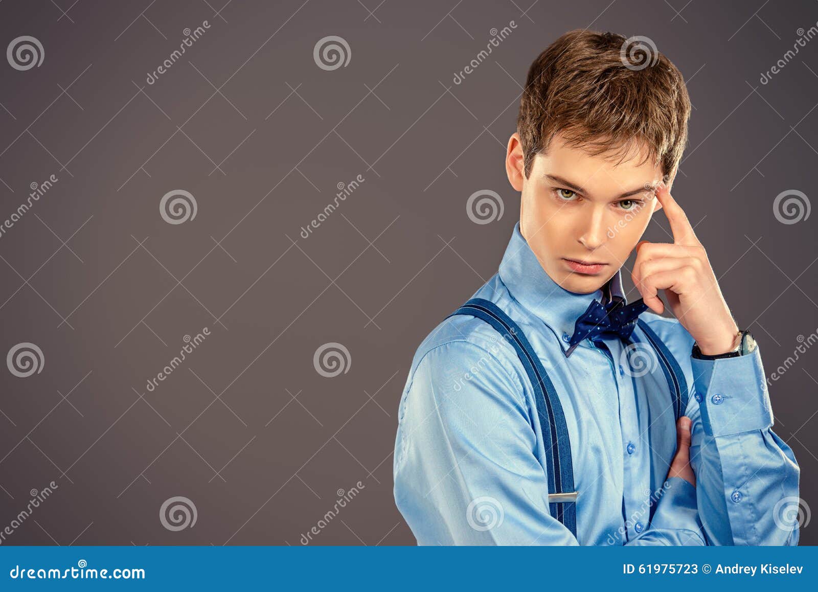 Hombre imponente imagen de archivo. Imagen de felicidad - 61975723