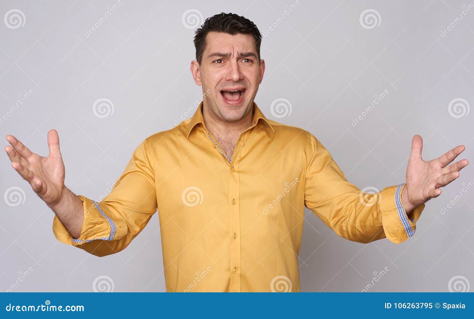 Hombre indignado aislado imagen de archivo. Imagen de gente - 106263795