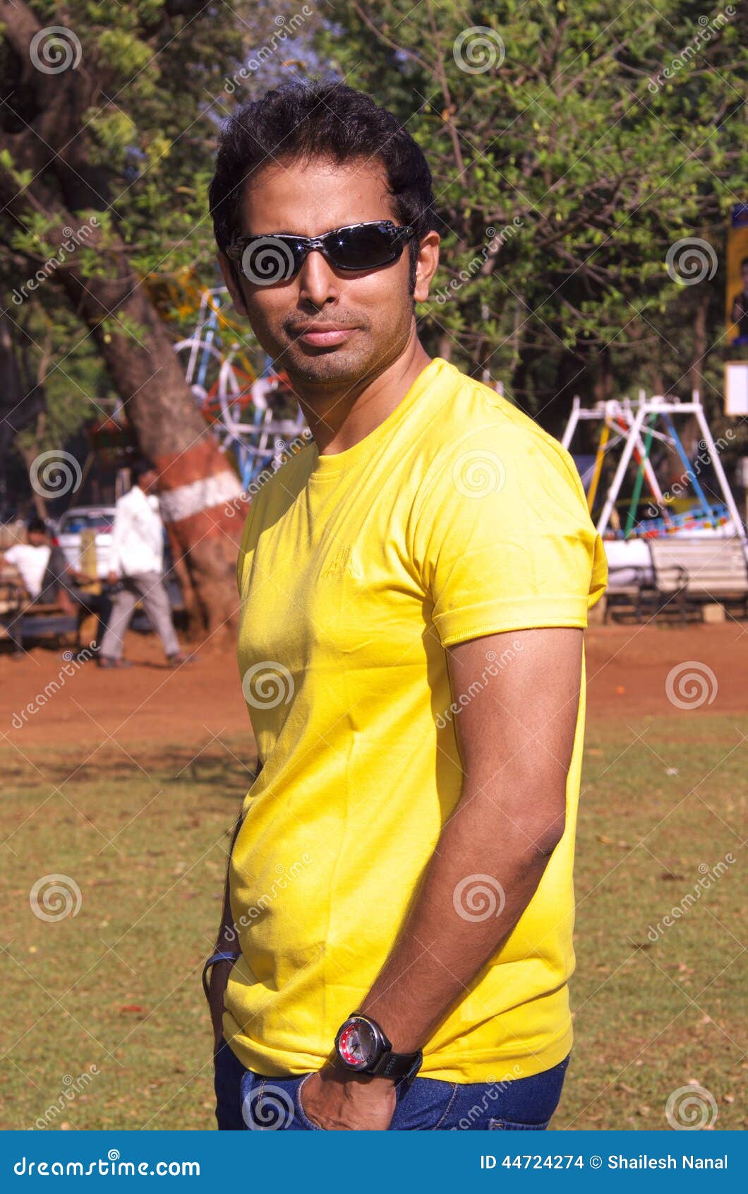 Hombre Indio Sano Y Robusto Foto de archivo - Imagen de amarillo ...