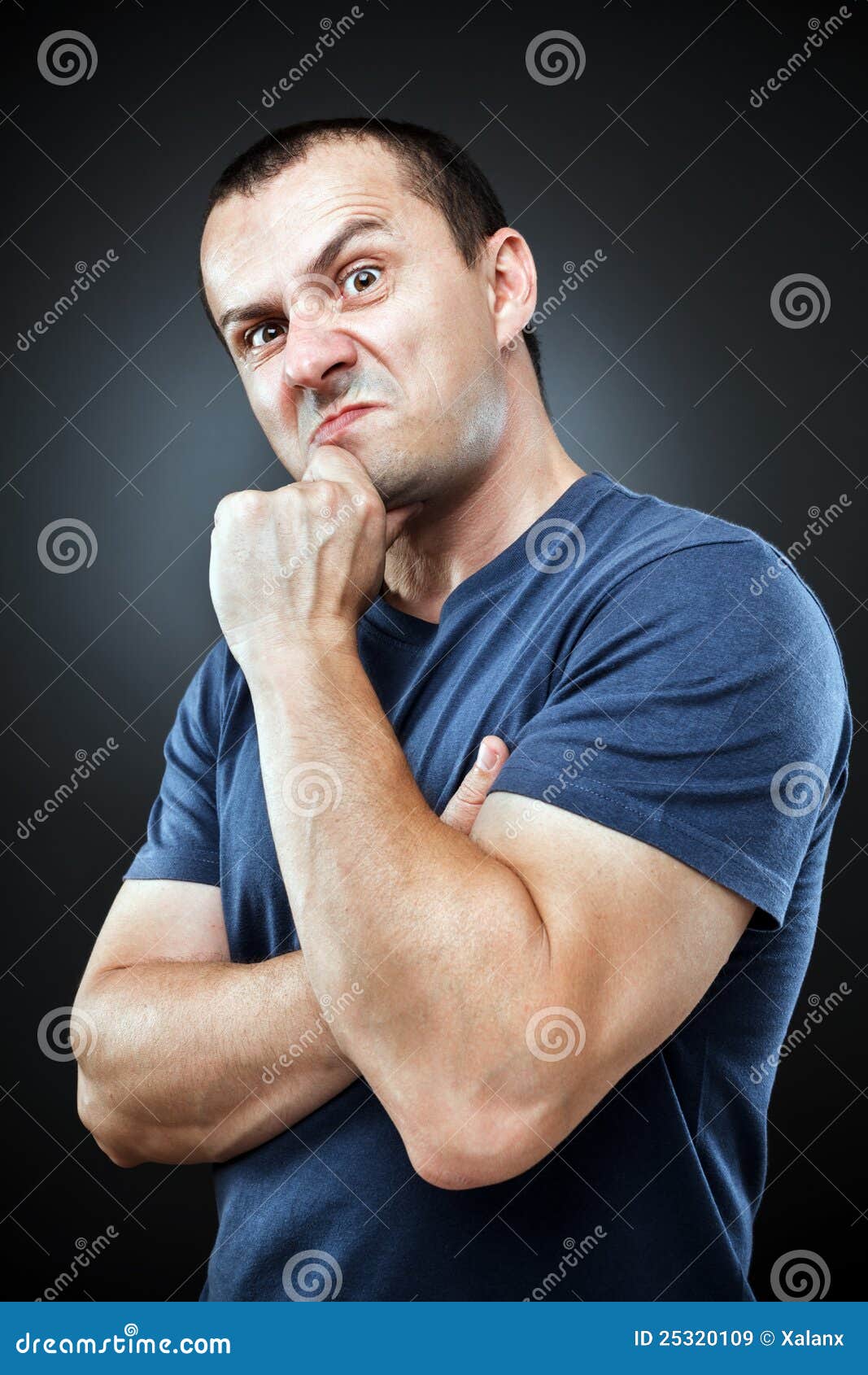 Hombre inquisitivo imagen de archivo. Imagen de desconfianza - 25320109