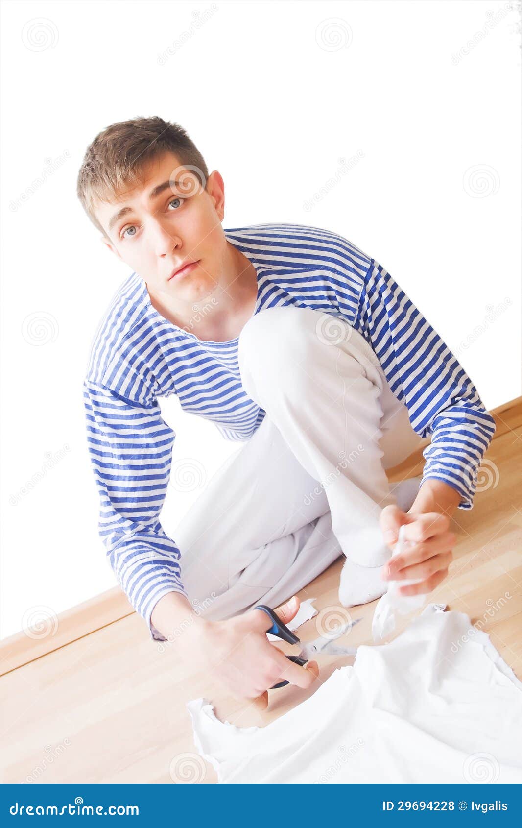 Hombre joven alertado foto de archivo. Imagen de tijera - 29694228