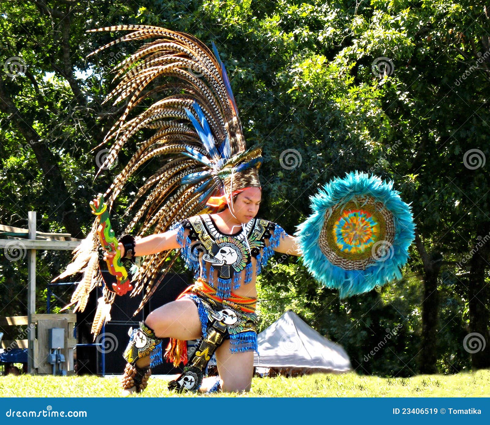 Hombre joven azteca imagen de archivo editorial. Imagen de naturalizado ...