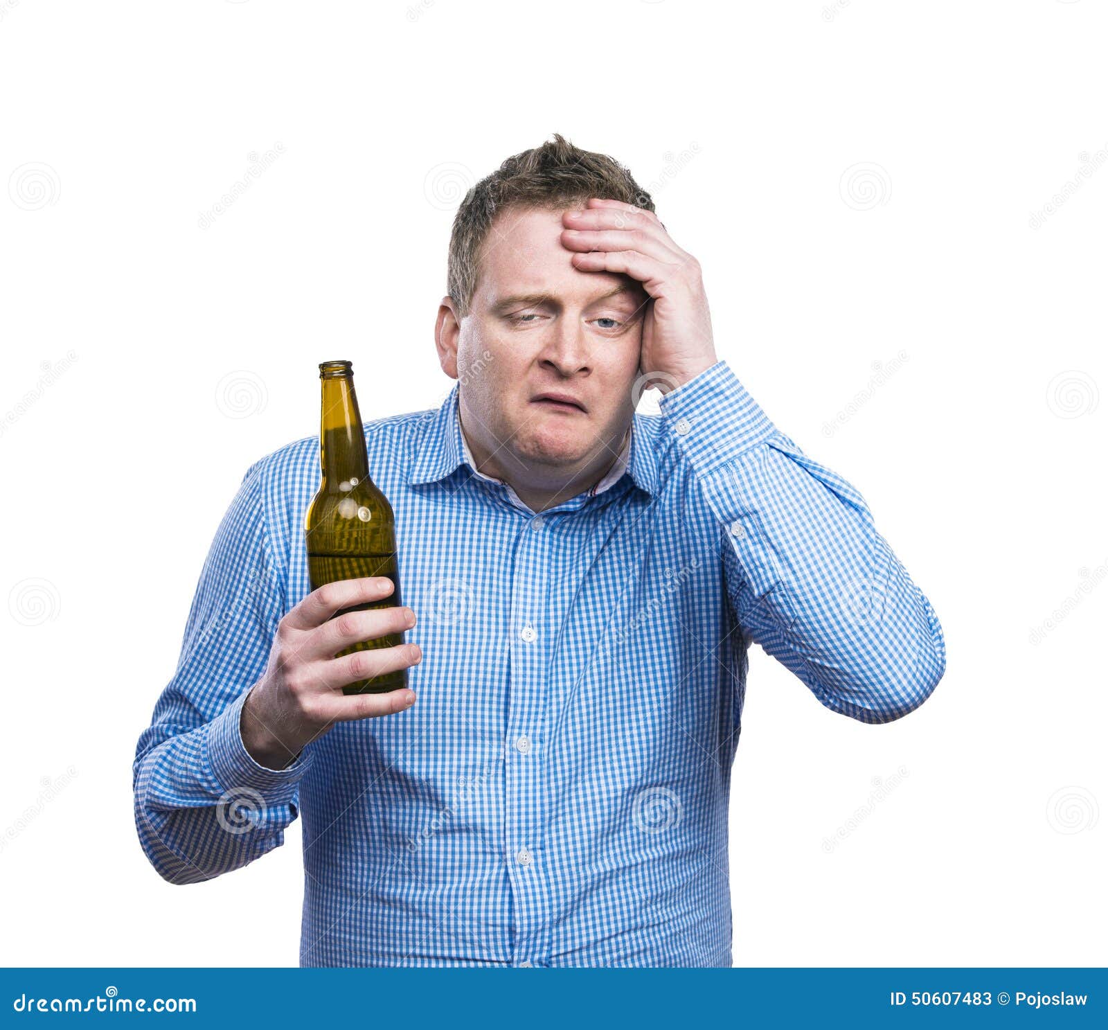 Hombre joven borracho imagen de archivo. Imagen de mano - 50607483