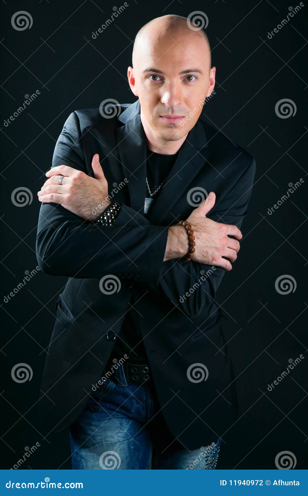 Hombre joven calvo foto de archivo. Imagen de hombres - 11940972