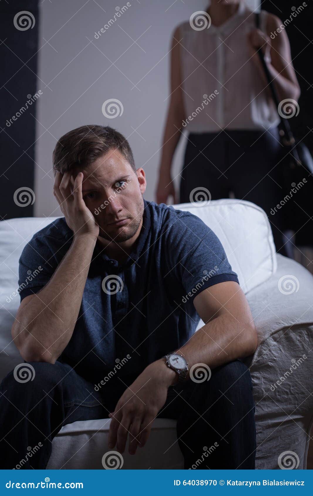 Hombre joven cansado foto de archivo. Imagen de marido - 64038970