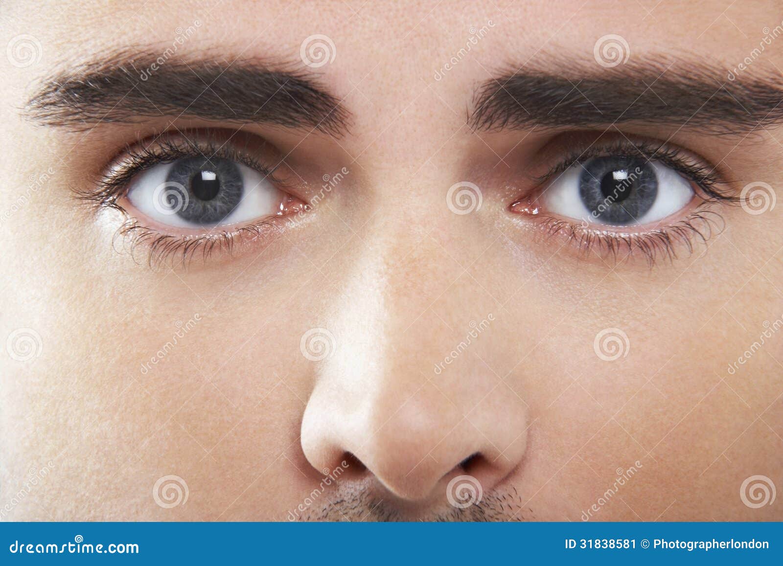 Hombre Joven Con Los Ojos Azules Imagen de archivo - Imagen de marco ...