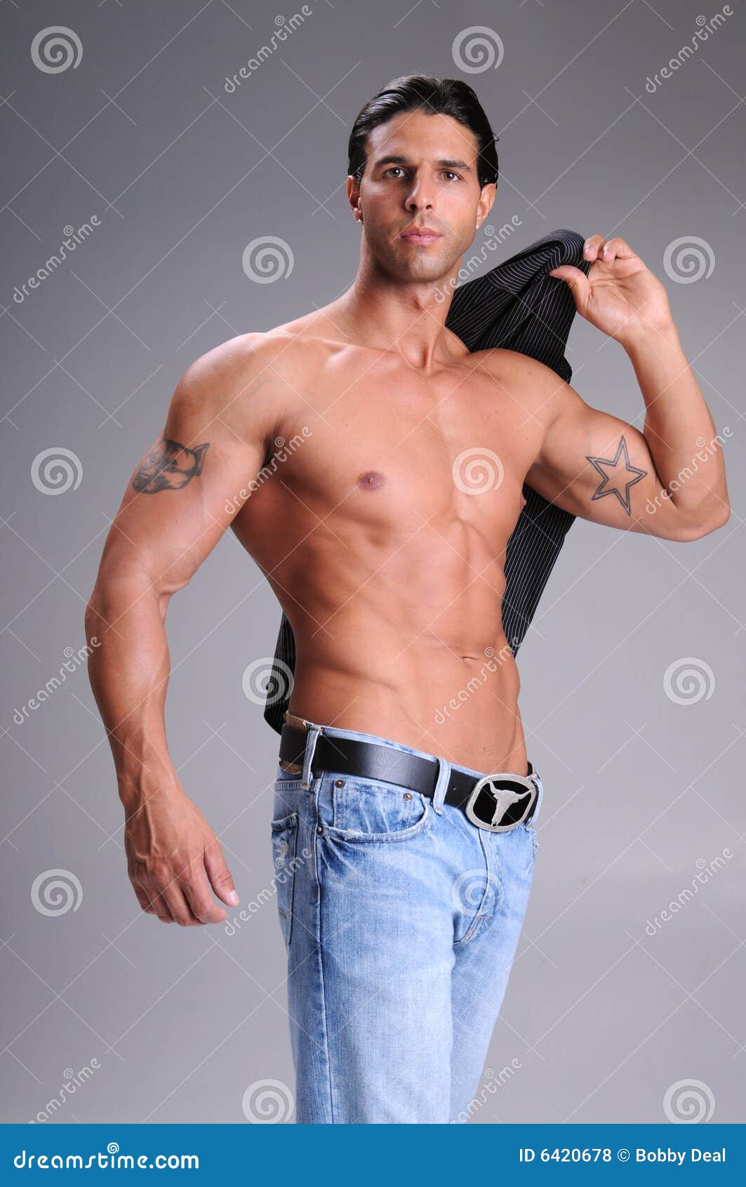 Hombre Joven De Pecho Descubierto Foto de archivo - Imagen de pecho ...