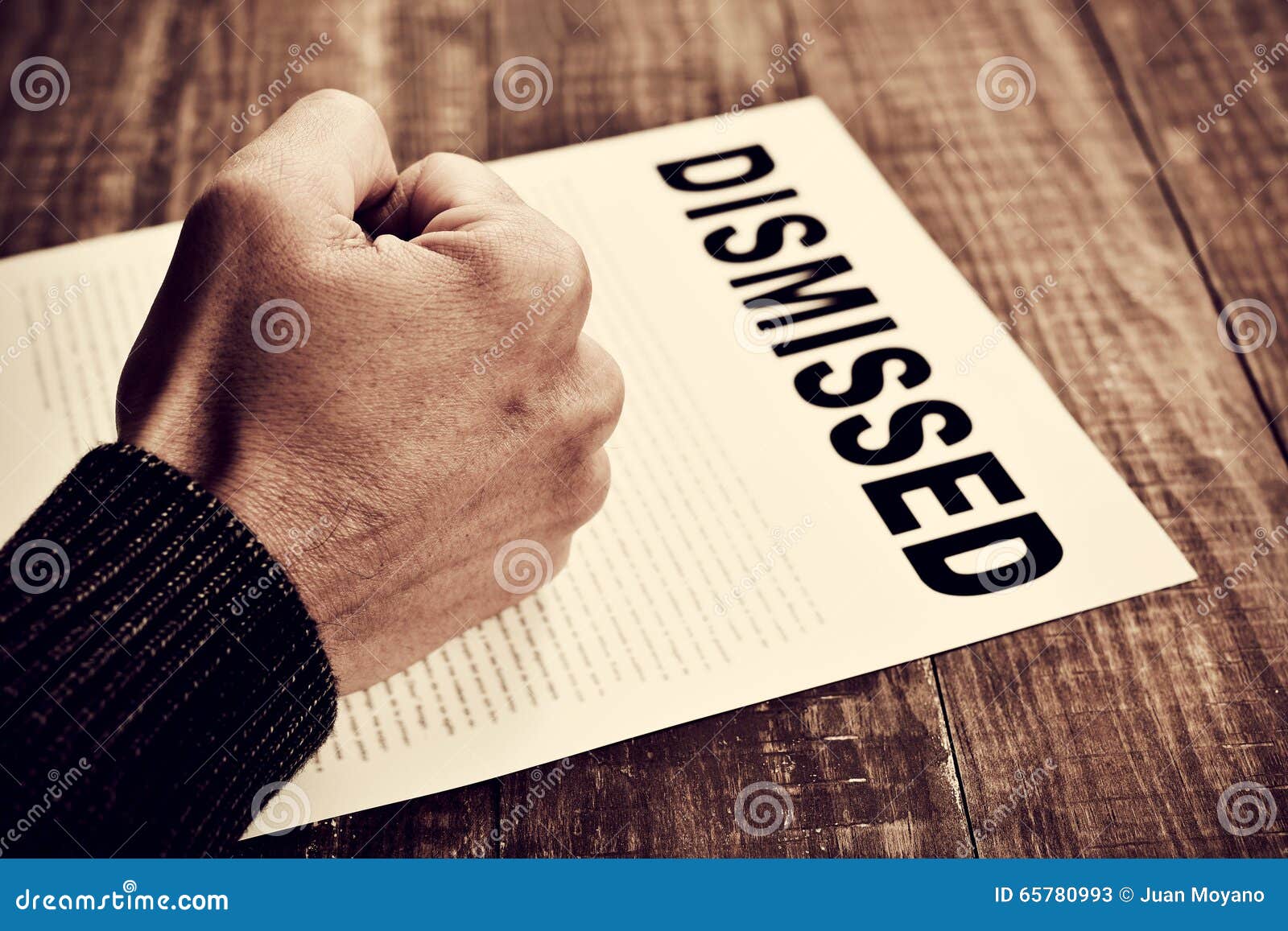 Hombre joven despedido imagen de archivo. Imagen de presionado - 65780993