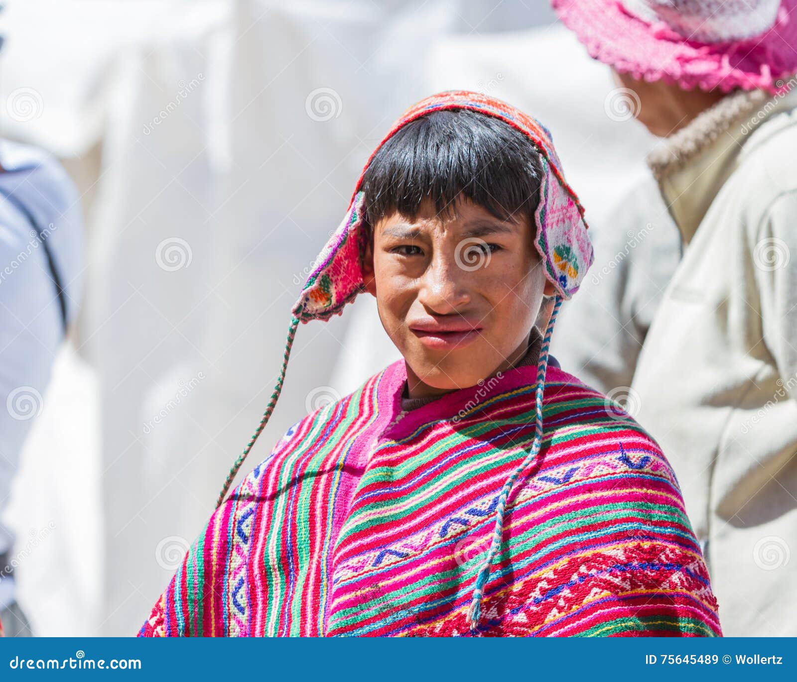 Hombre Joven En Ropa Quechua Tradicional Imagen de archivo editorial ...