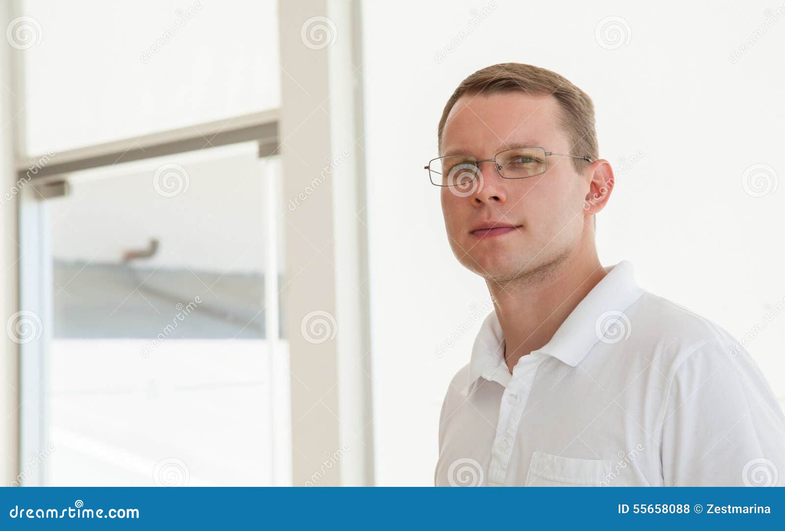 Hombre joven listo foto de archivo. Imagen de encargado - 55658088