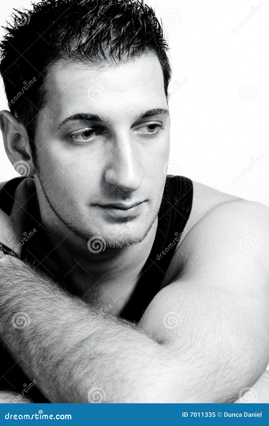 Hombre joven melancólico imagen de archivo. Imagen de solitario - 7011335