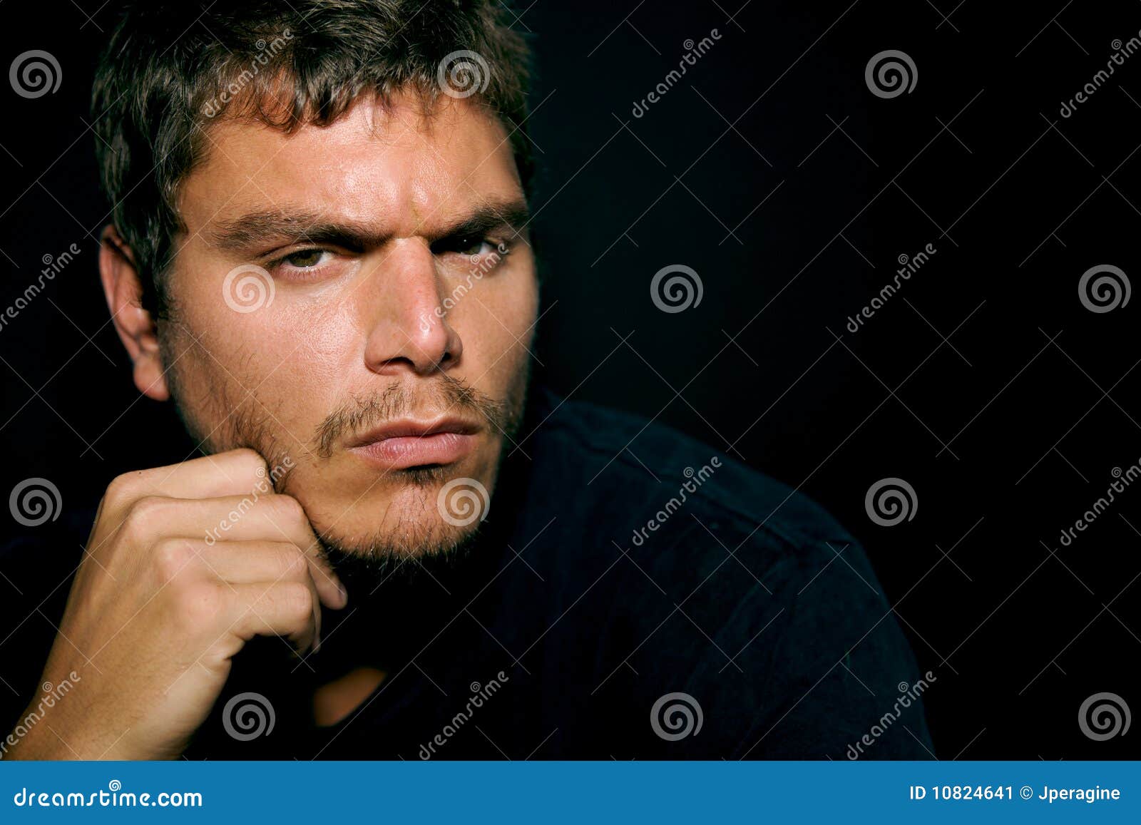 Hombre Joven Serio Atractivo Imagen de archivo - Imagen de hombres ...