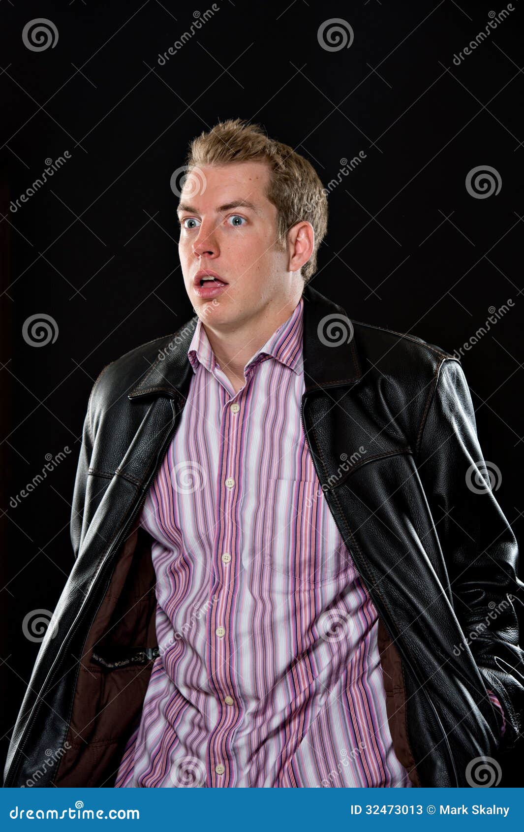 Hombre joven temeroso imagen de archivo. Imagen de temeroso - 32473013