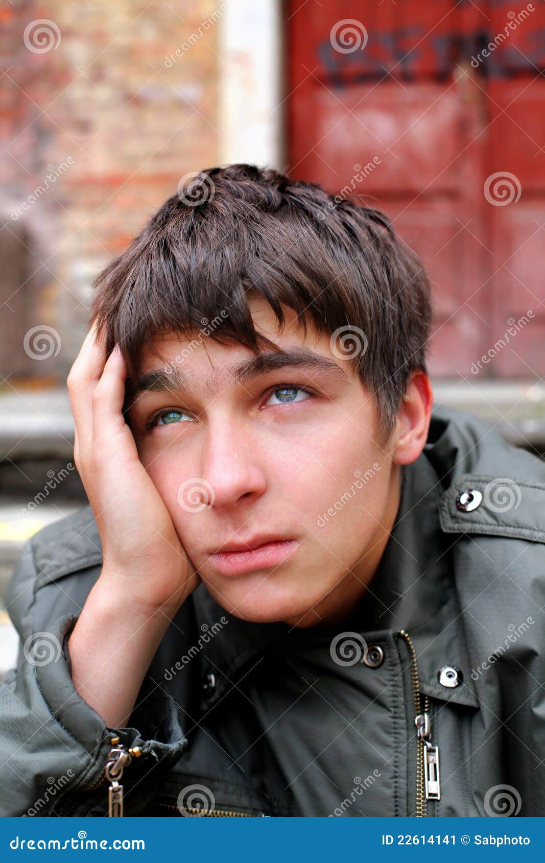 Hombre joven triste imagen de archivo. Imagen de lamentable - 22614141