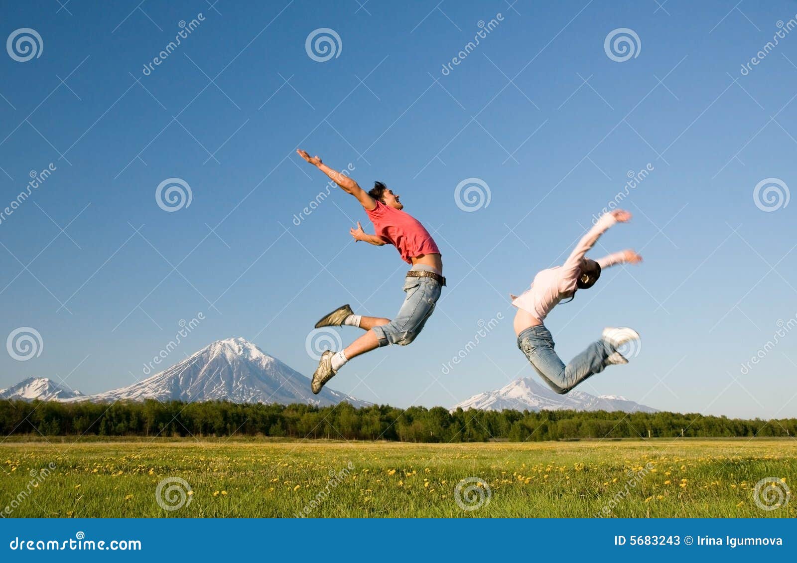 Hombre joven y mujer imagen de archivo. Imagen de resorte - 5683243