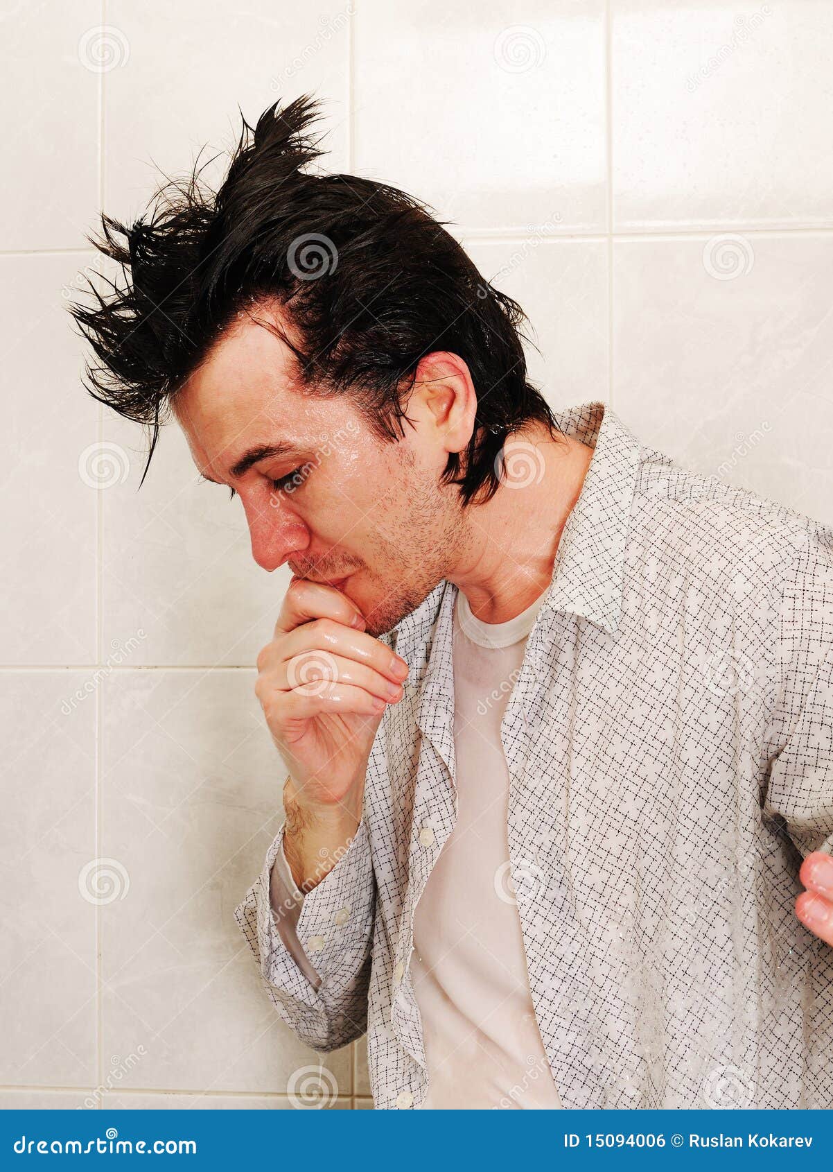 Hombre mojado. foto de archivo. Imagen de peinado, limpieza - 15094006