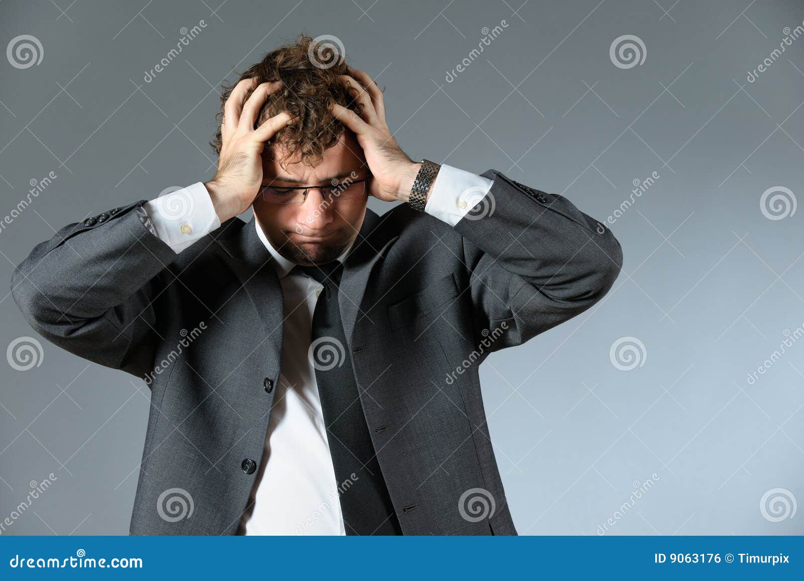 Hombre preocupado foto de archivo. Imagen de hombre, enojado - 9063176