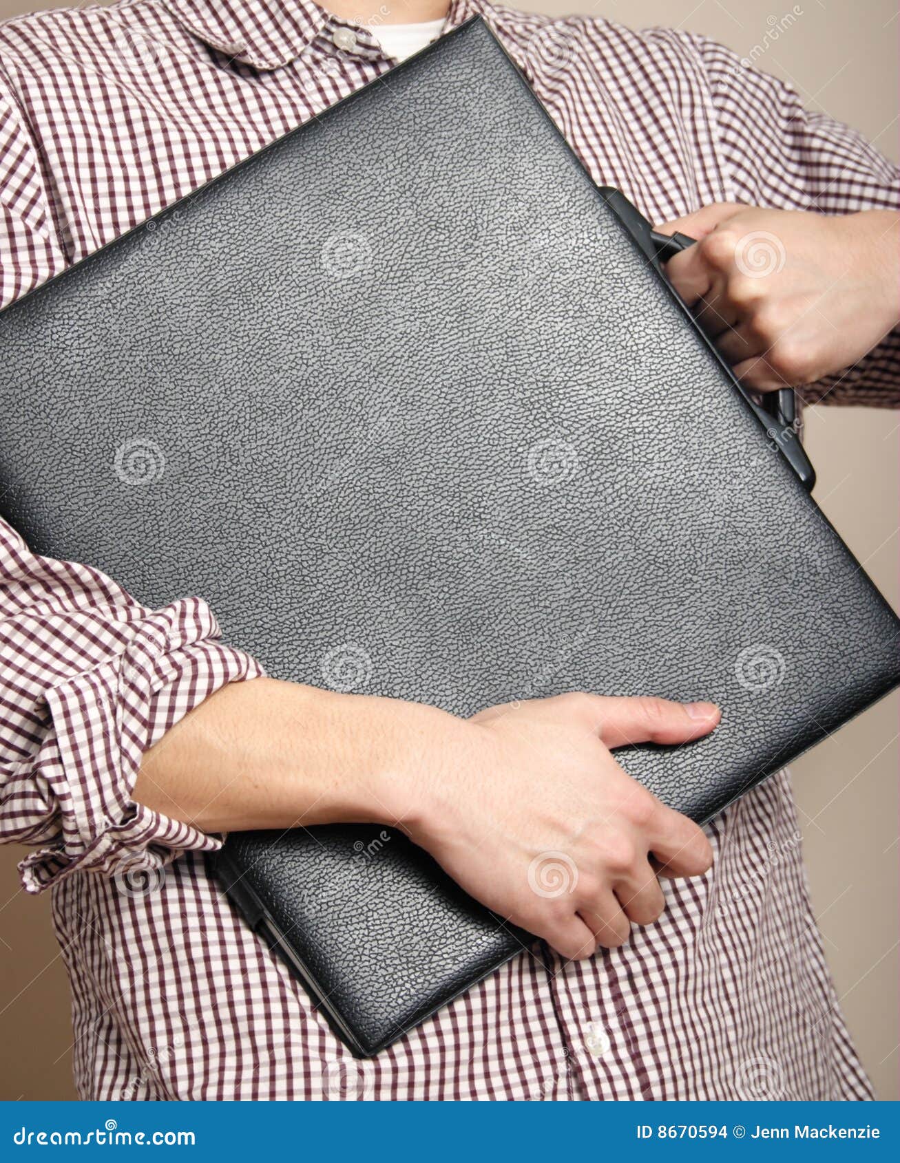 Hombre Que Abraza Una Lista Foto de archivo - Imagen de nota, cubierta ...