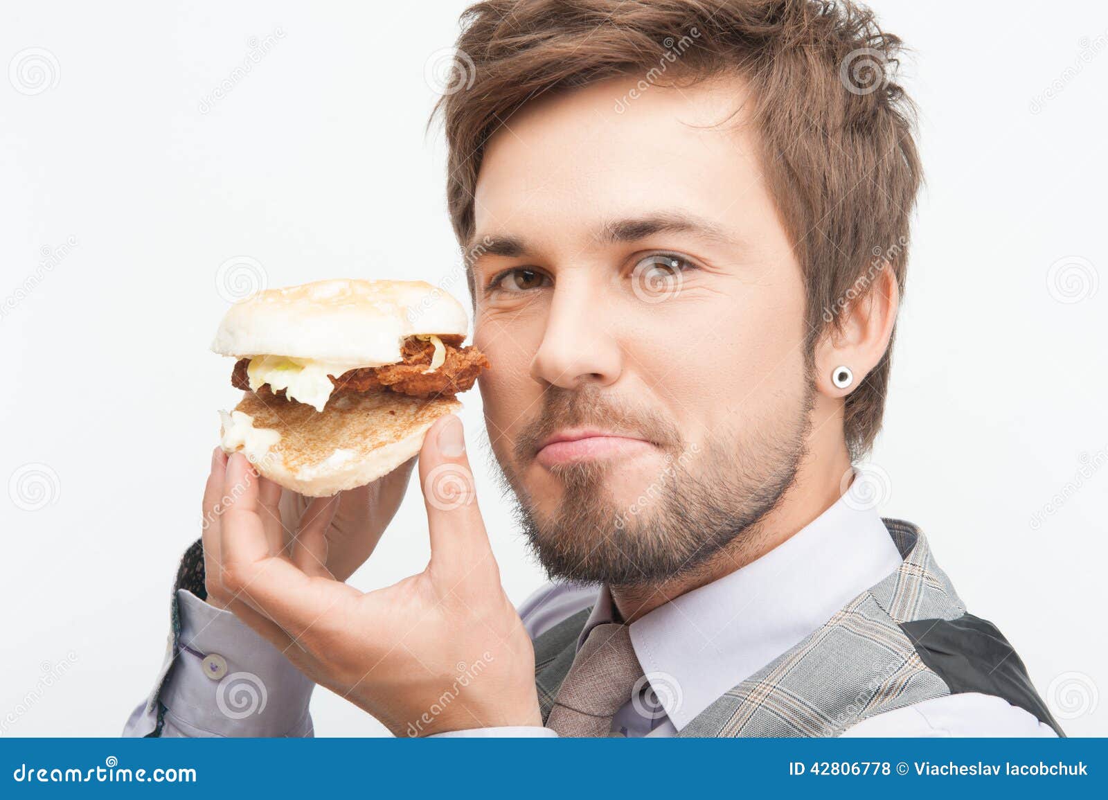 Hombre que come un bocado foto de archivo. Imagen de delicioso - 42806778