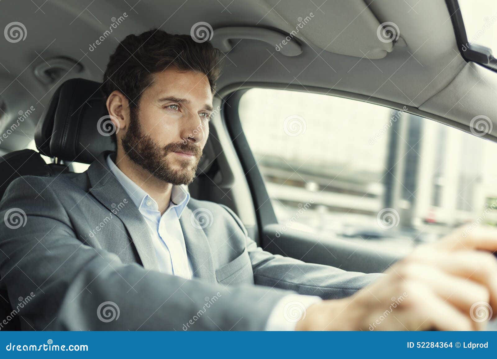 Hombre Que Conduce El Coche Foto de archivo - Imagen de conducir ...